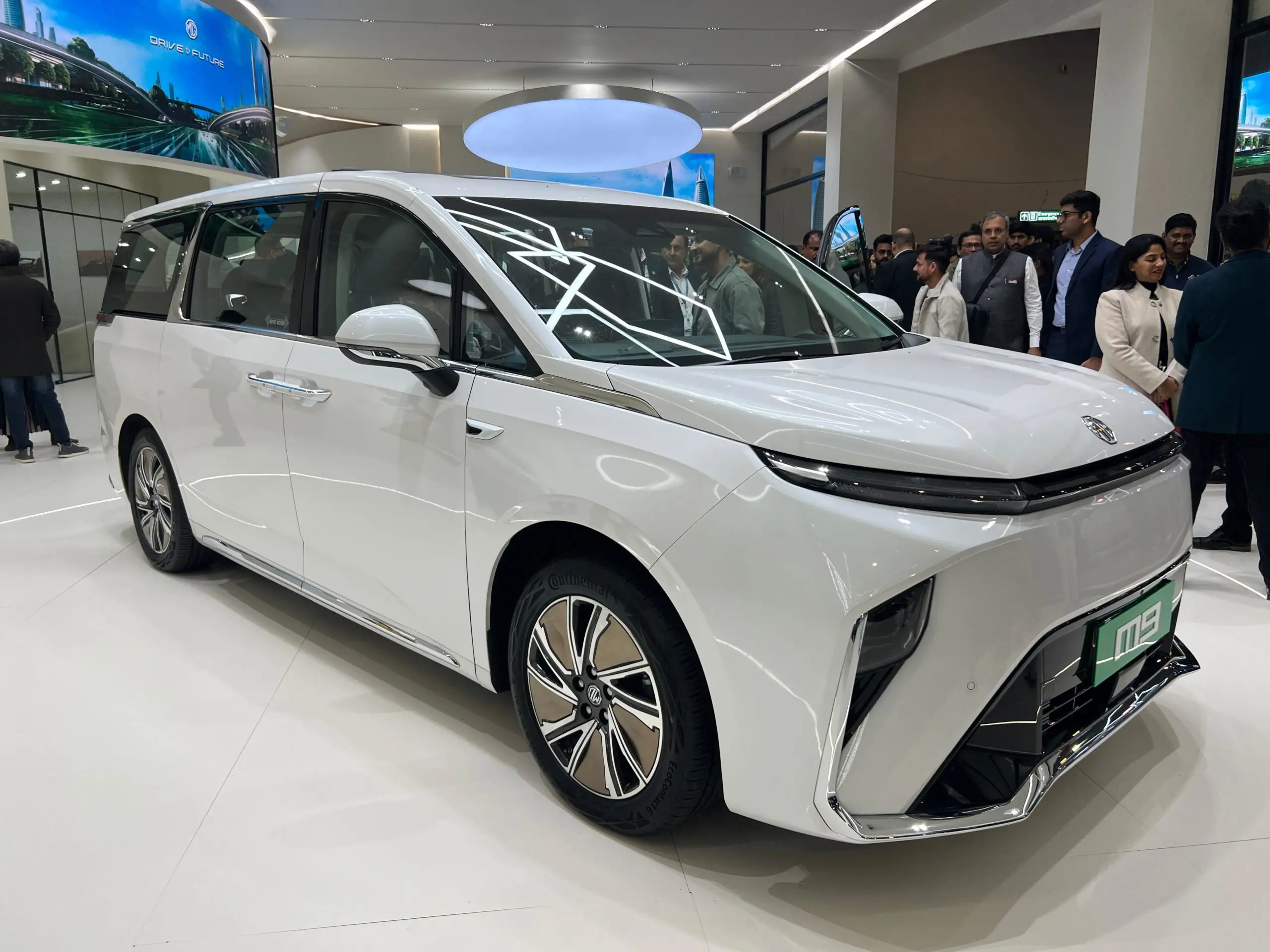 Another Superhit Electric Car MG M9 MPV Confirmed and Spotted. Innova ...